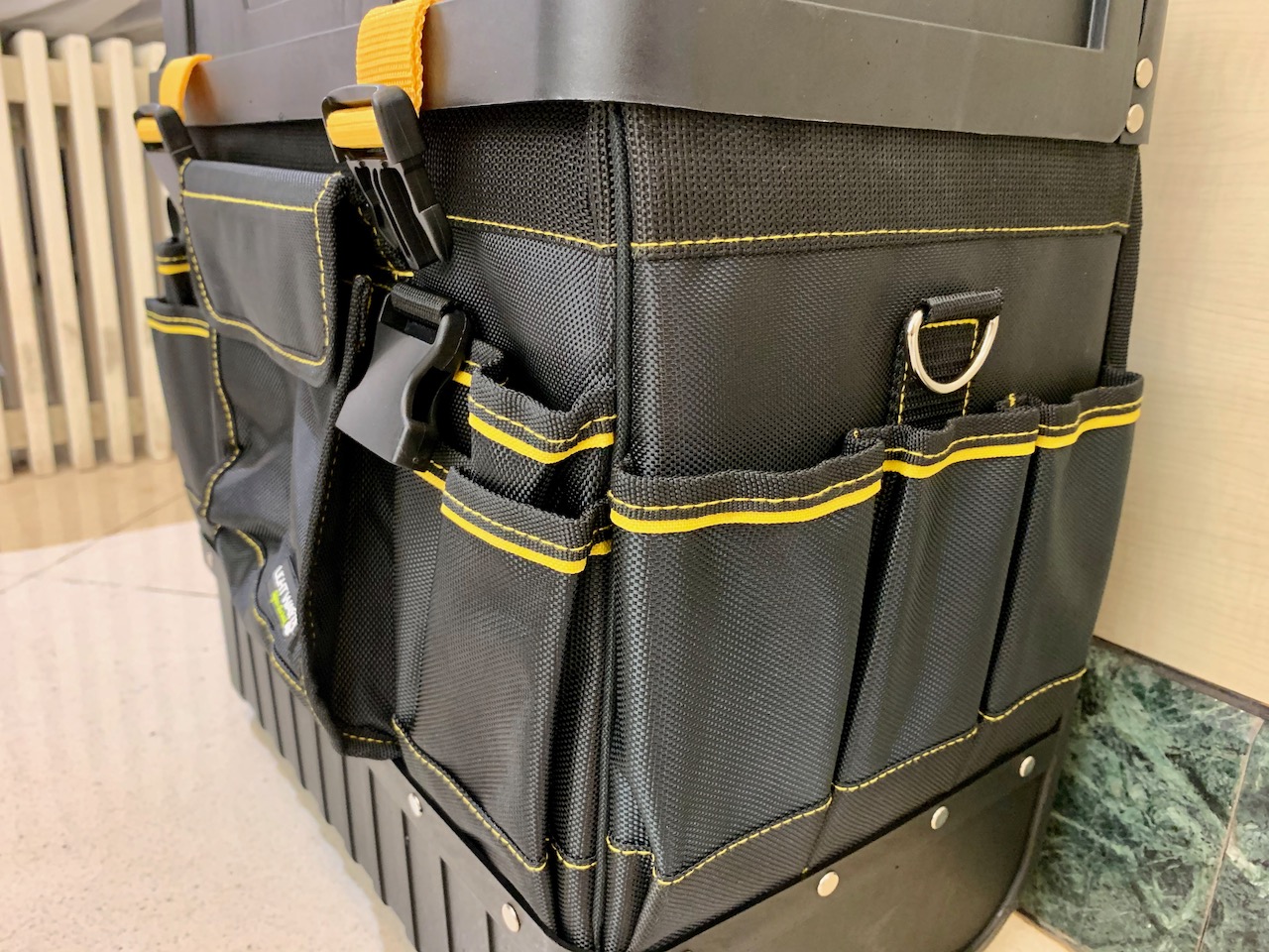 [開箱·工具箱] Light way 拉桿工具箱｜地表最強「防水、防塵、防泥巴」｜可以跟你上山下海的工具箱｜師傅必備萬能工具箱